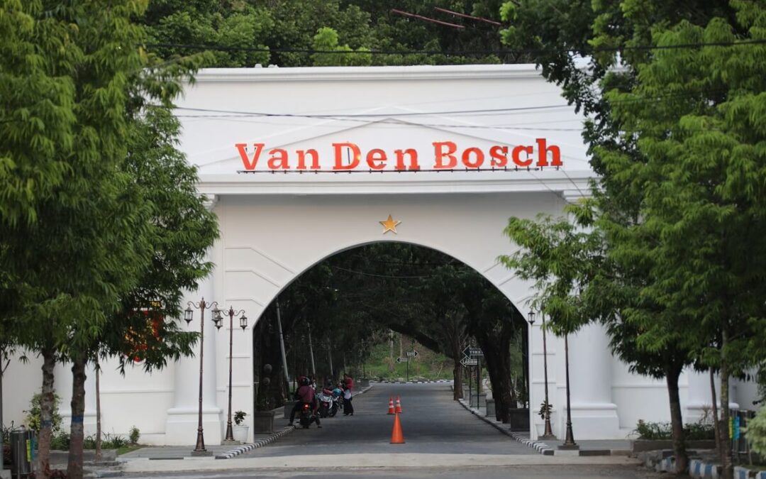 Gerbang Benteng Pendhem | Badan Perencanaan Pembangunan Daerah Gerbang Benteng Pendhem | Badan Perencanaan Pembangunan Daerah